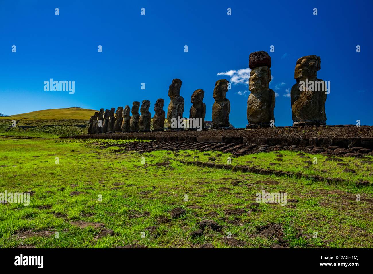 Moai in ahu tongariki hi-res stock photography and images - Alamy