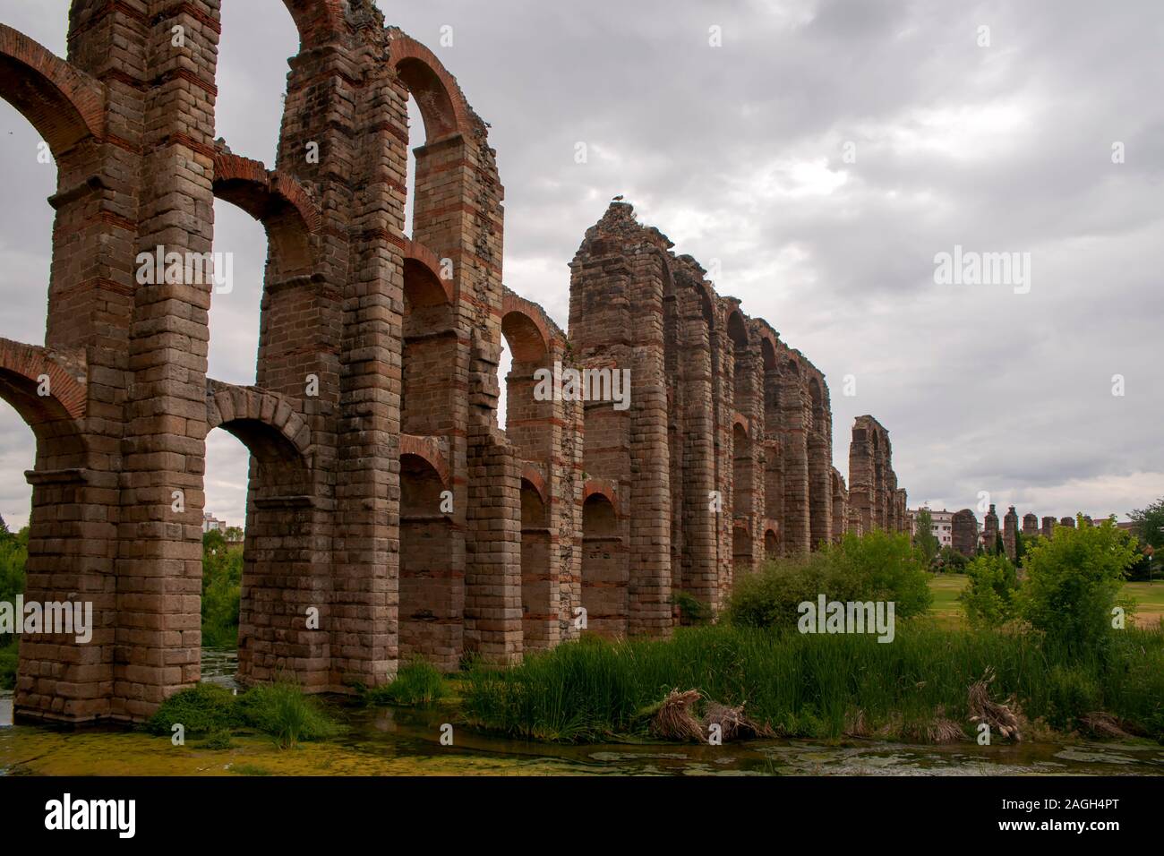 Ancient Roman aqueduct of the Miracles of Merida, Spain Stock Photo - Alamy