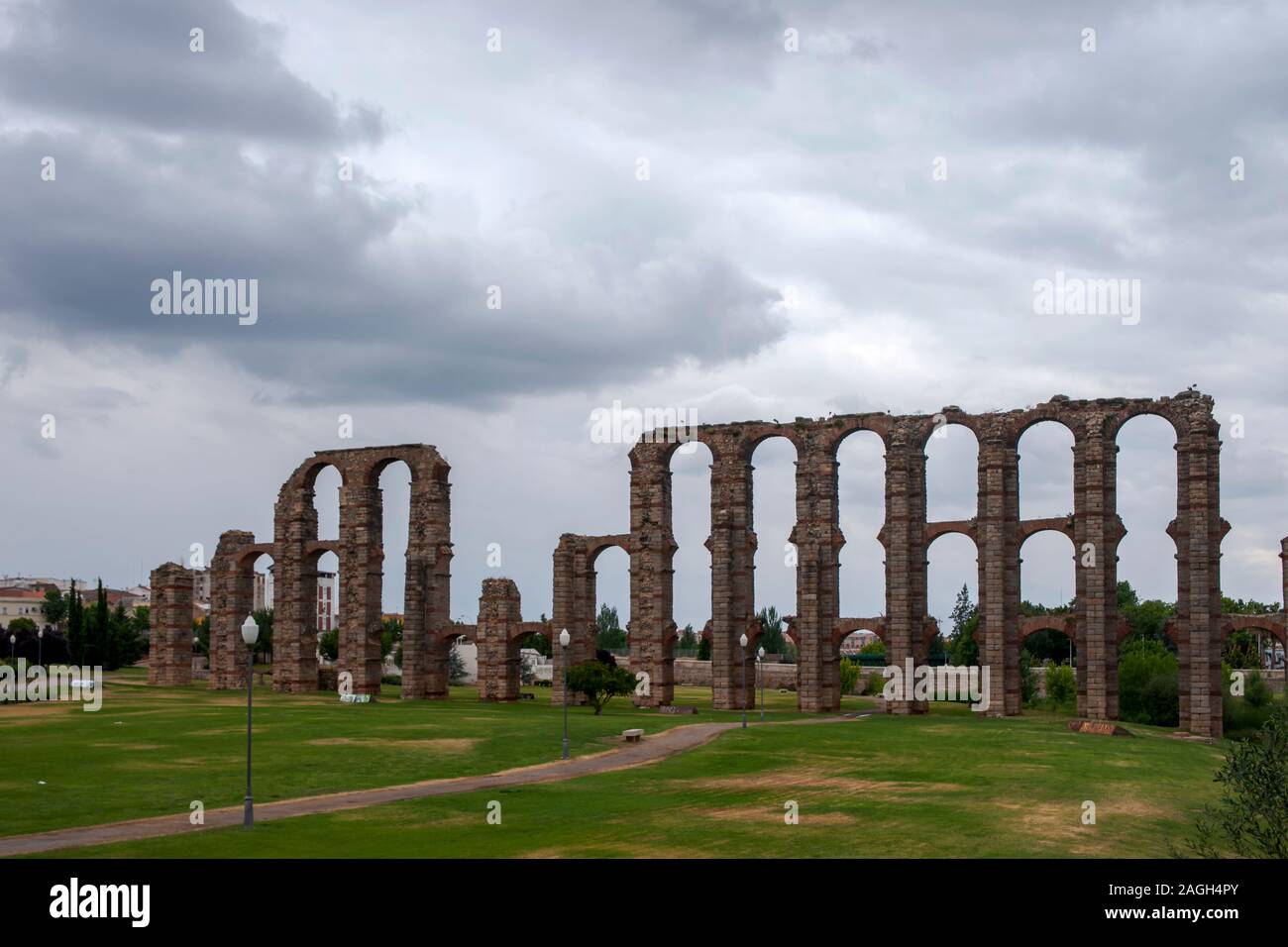 Ancient Roman aqueduct of the Miracles of Merida, Spain Stock Photo - Alamy