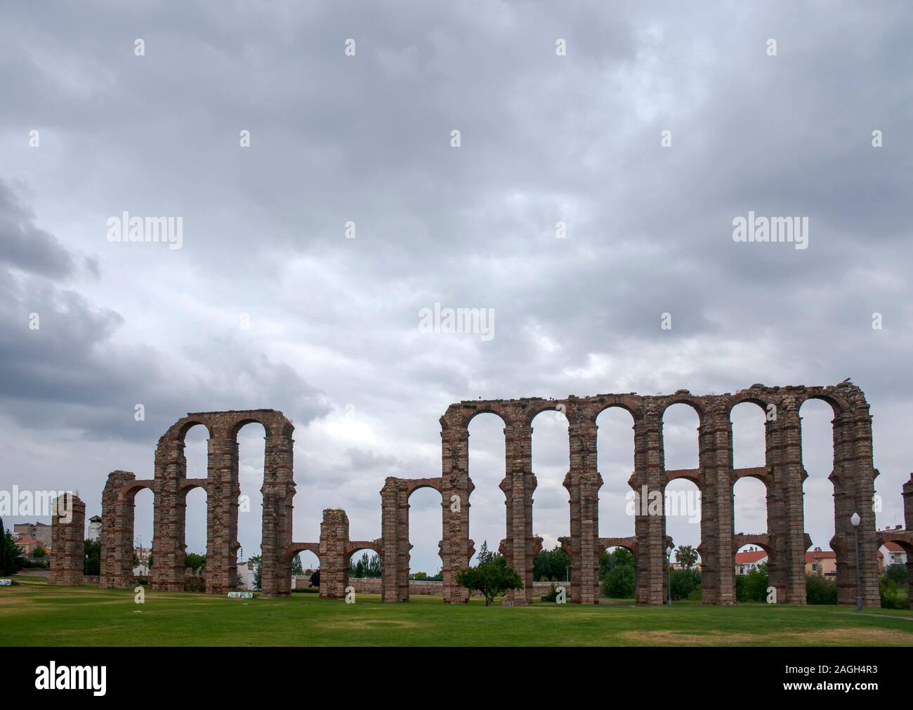 Ancient Roman aqueduct of the Miracles of Merida, Spain Stock Photo - Alamy