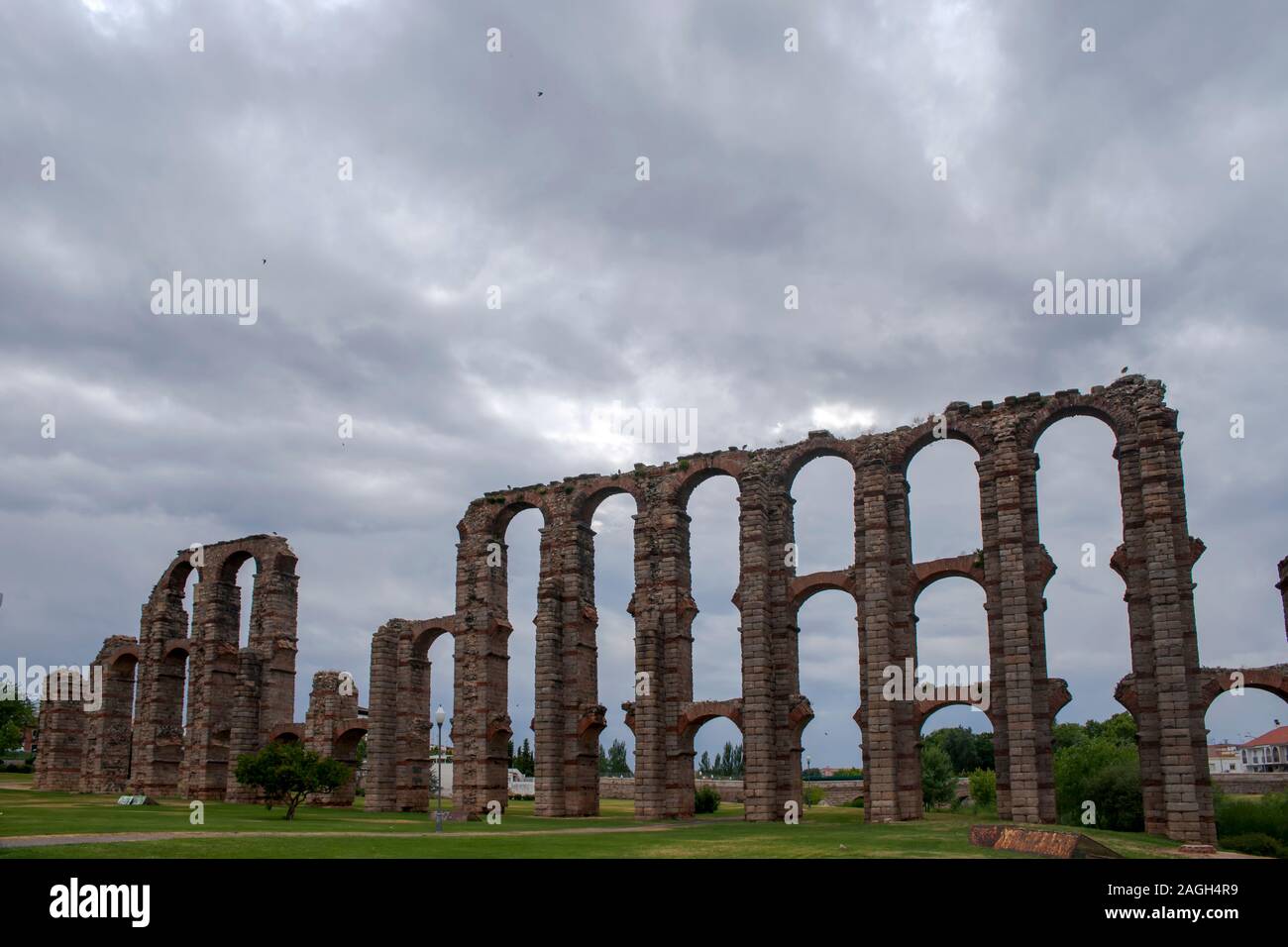Ancient Roman aqueduct of the Miracles of Merida, Spain Stock Photo - Alamy