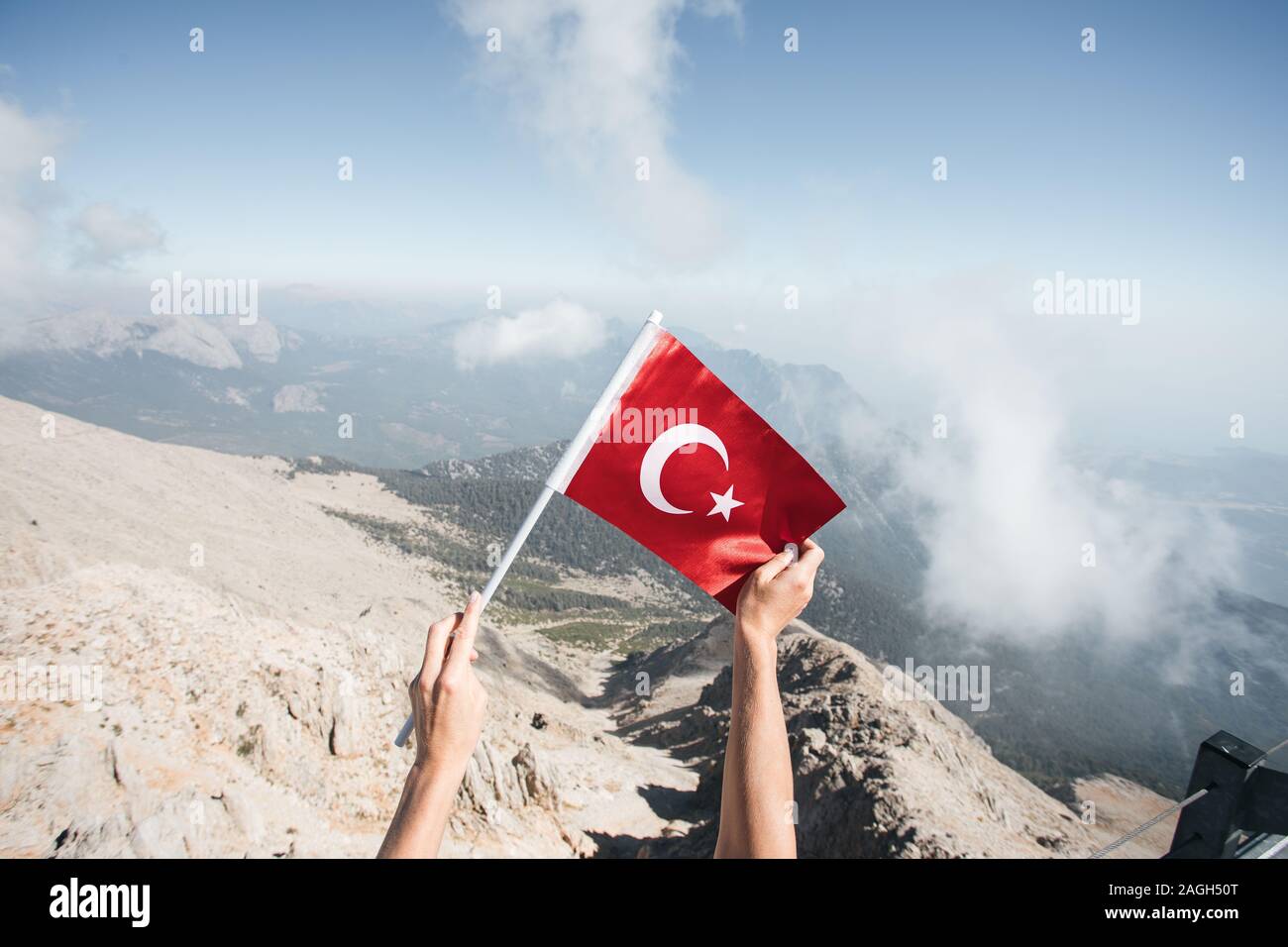 Flag of Turkey against the backdrop of Taurus Mountains Stock Photo - Alamy