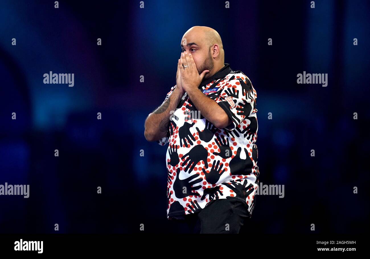 Kyle Anderson appears dejected during his defeat to Steve Beaton during ...