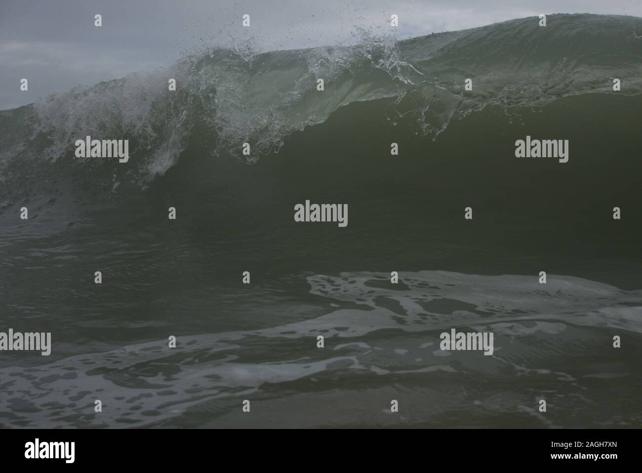 Wave crashes hi-res stock photography and images - Alamy