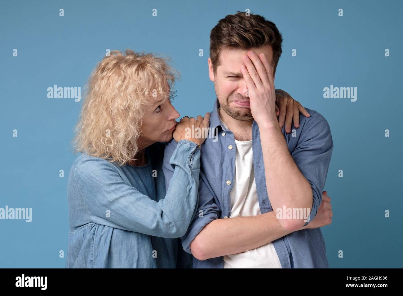 Man woman divorcing sad hi-res stock photography and images - Alamy