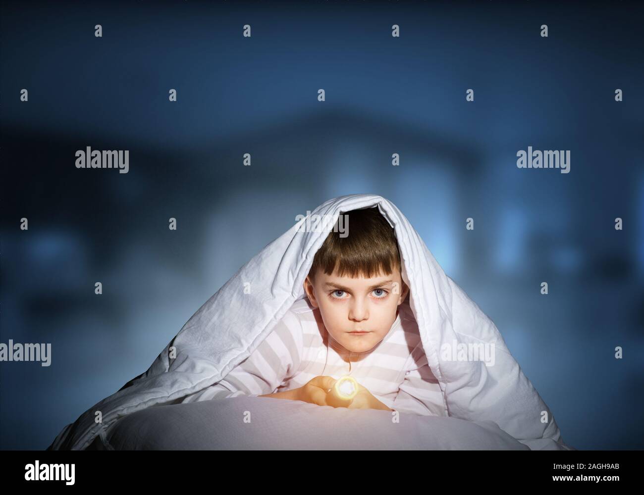 Child looking at flashlight hi-res stock photography and images - Alamy