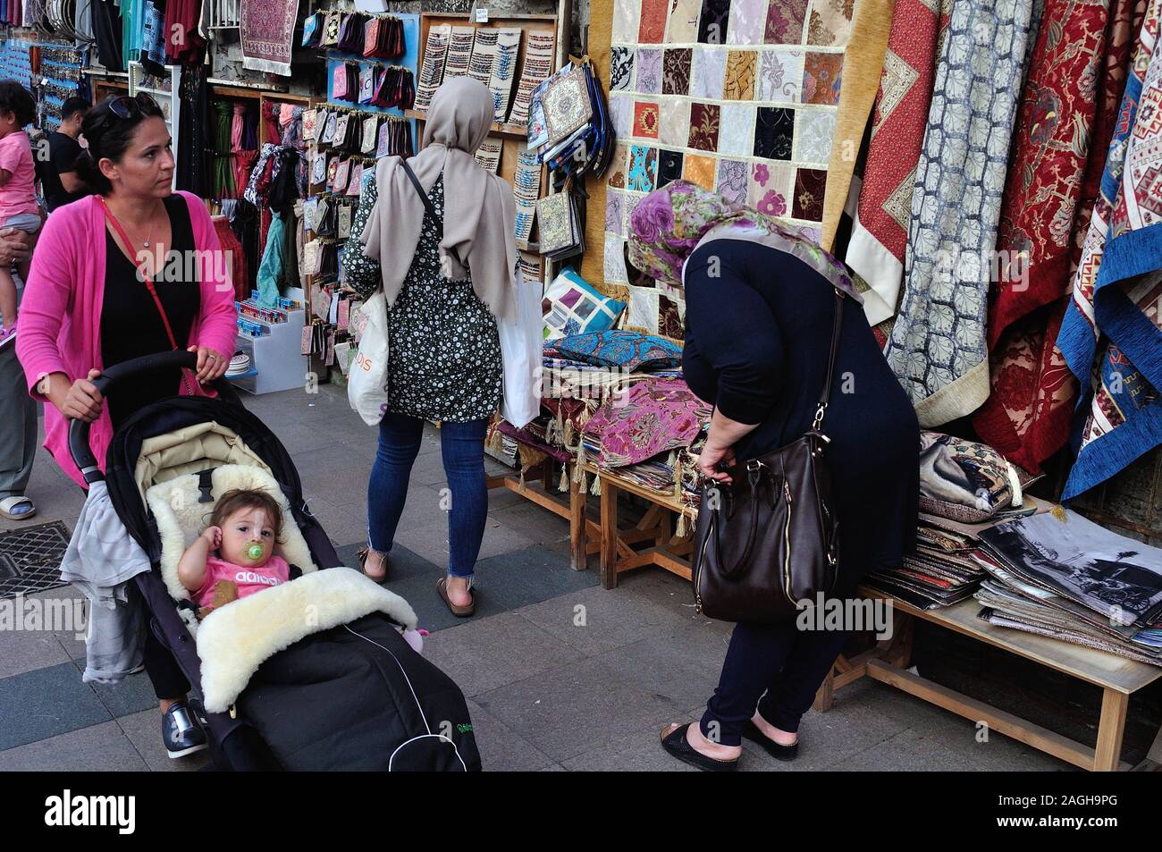 Market in ISTAMBUL - Bosphorus Strait - TURKEY Stock Photo - Alamy