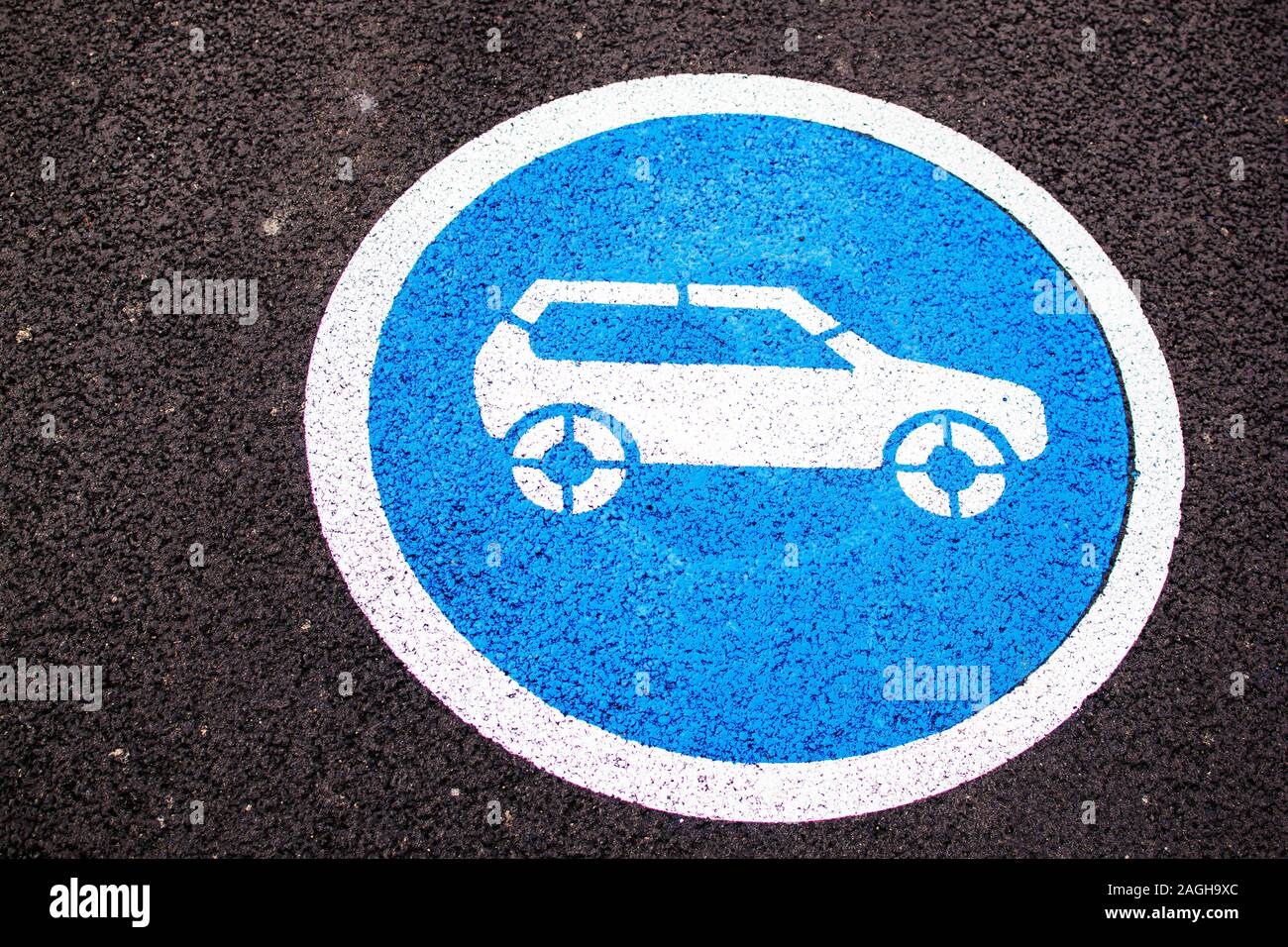 Blue and white car hi-res stock photography and images - Alamy