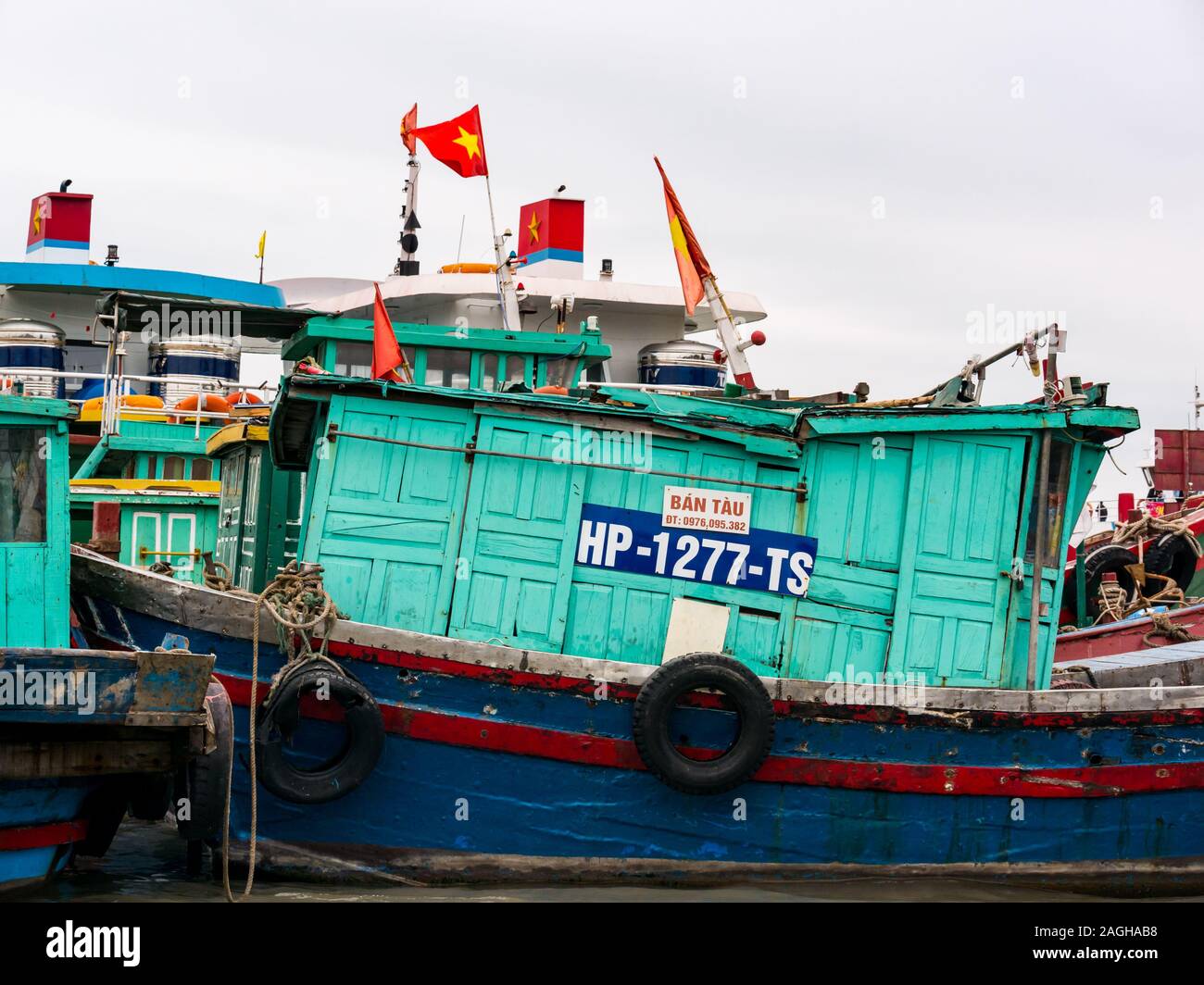 Vietnamese harbour hi-res stock photography and images - Alamy