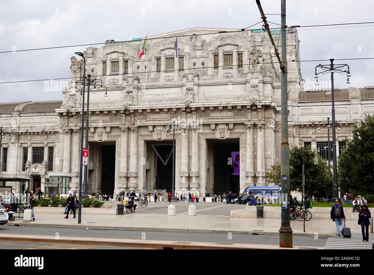 Milan Centrale train station, Stazione Milano Centrale, fronted by ...