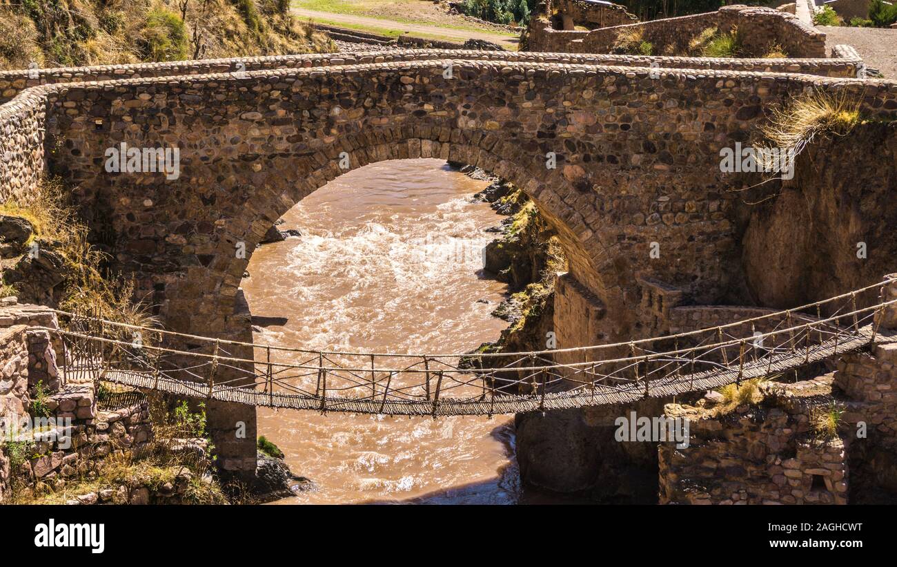Rope bridge peru hi-res stock photography and images - Alamy