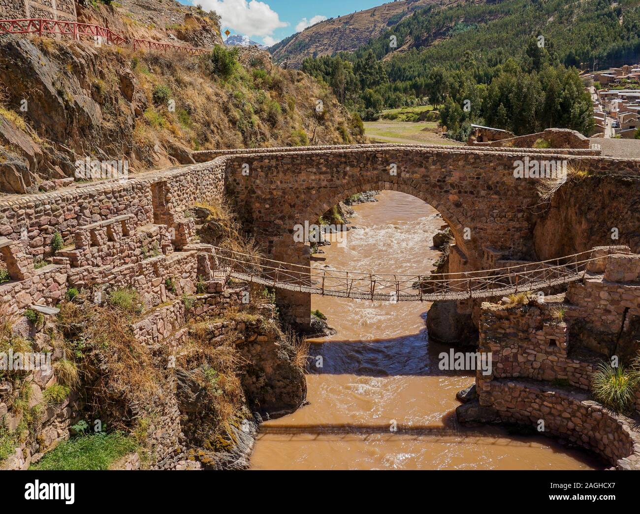 Grass bridge peru hi-res stock photography and images - Alamy