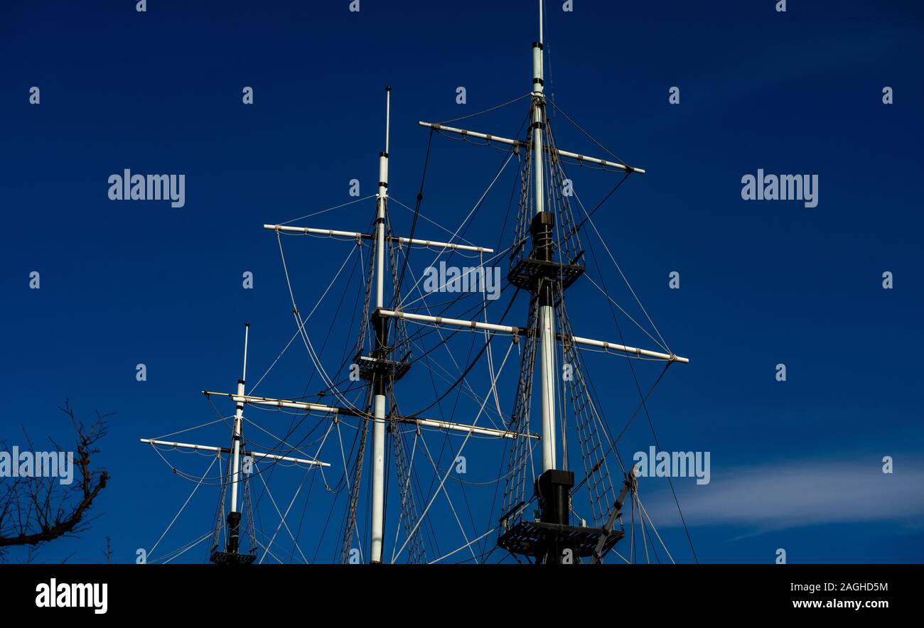 Masts of a ship without sails against the blue sky Stock Photo - Alamy