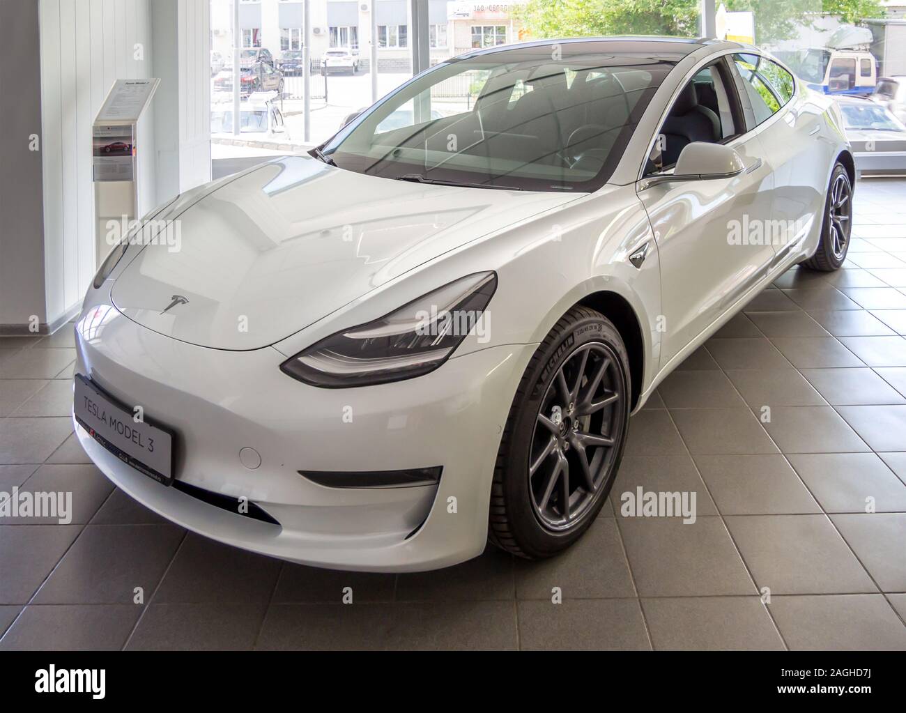 Tesla model 3 showroom hi-res stock photography and images - Alamy