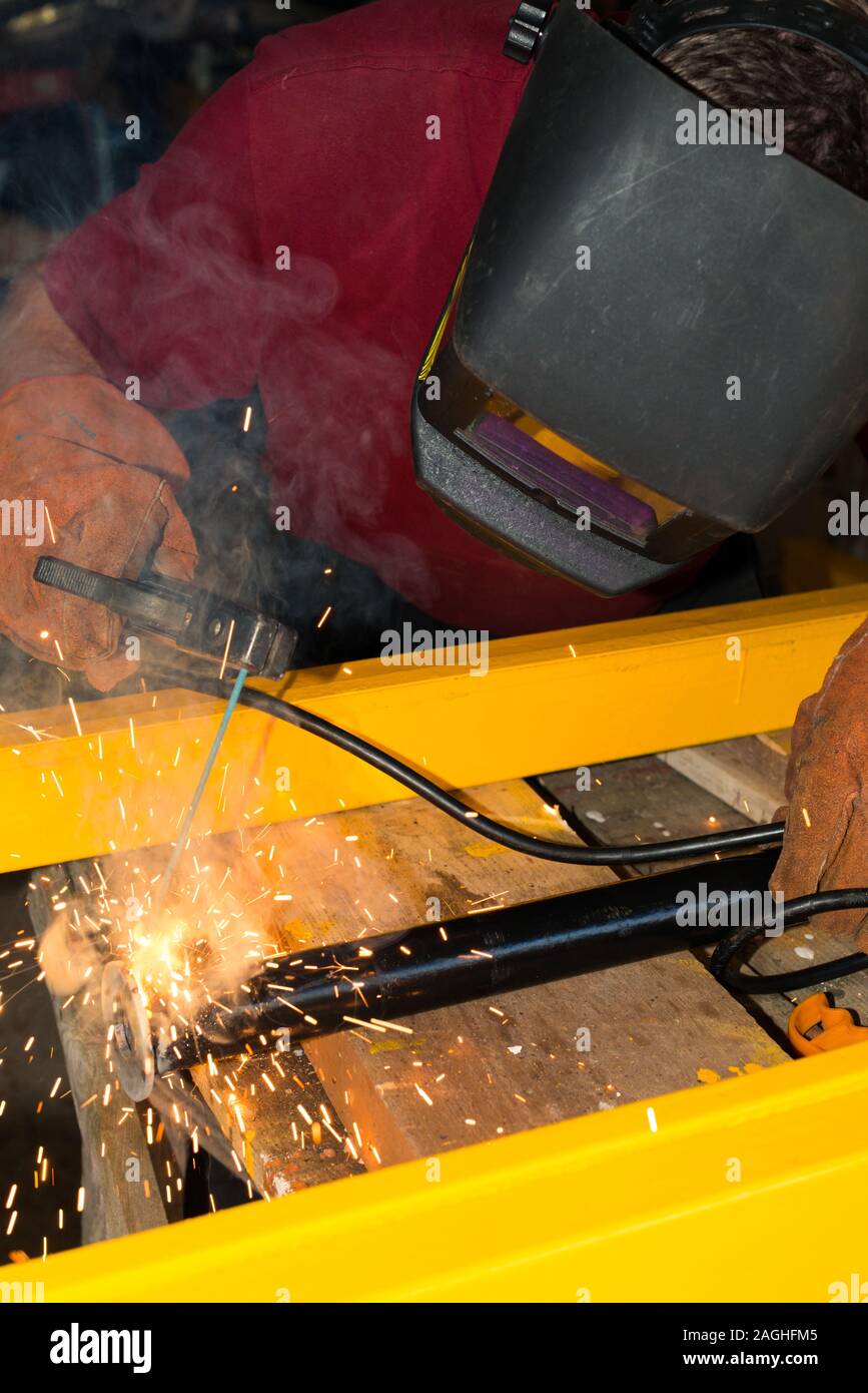 Welder at work Stock Photo - Alamy