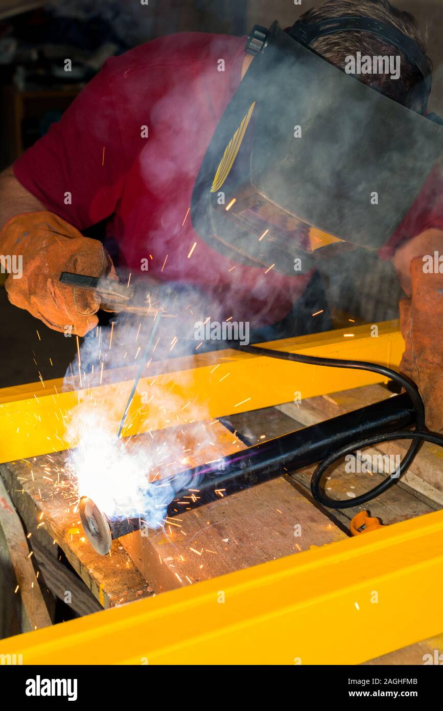 Welder at work Stock Photo - Alamy