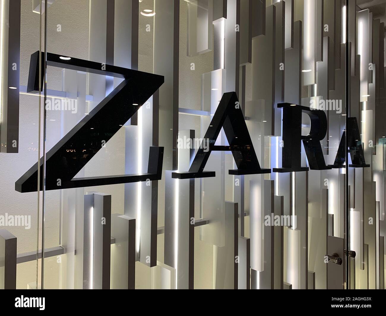 Zara signage hi-res stock photography and images - Alamy