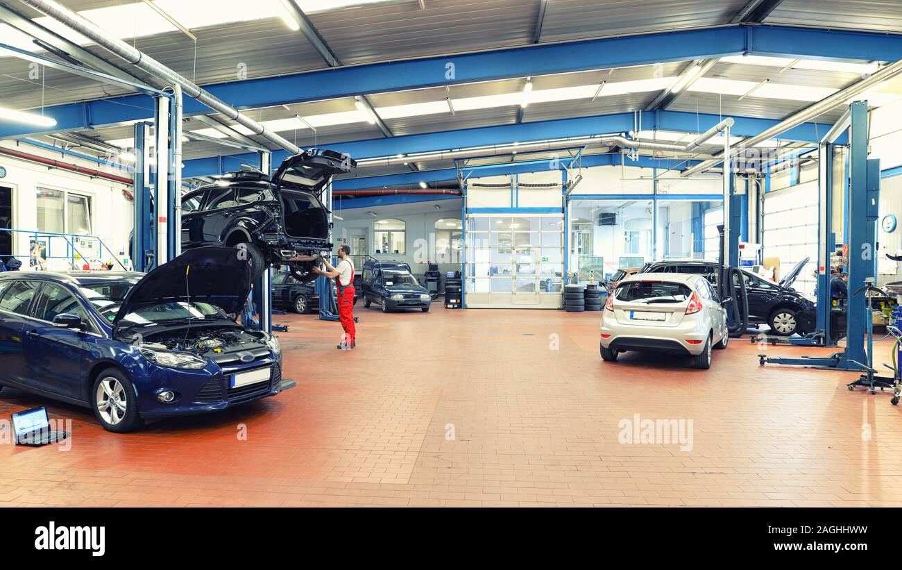 The inside of a mechanic workshop hi-res stock photography and images ...