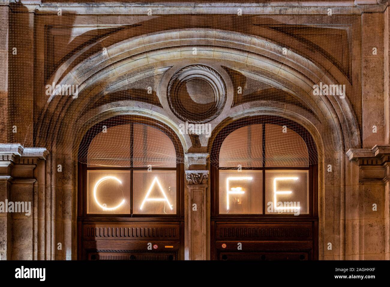 Cafe oper vienna hi-res stock photography and images - Alamy