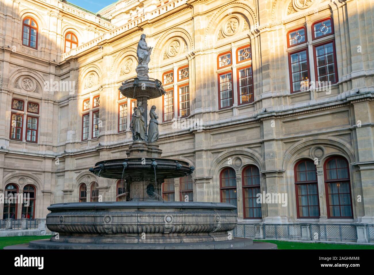 Statues vienna state opera house hi-res stock photography and images ...