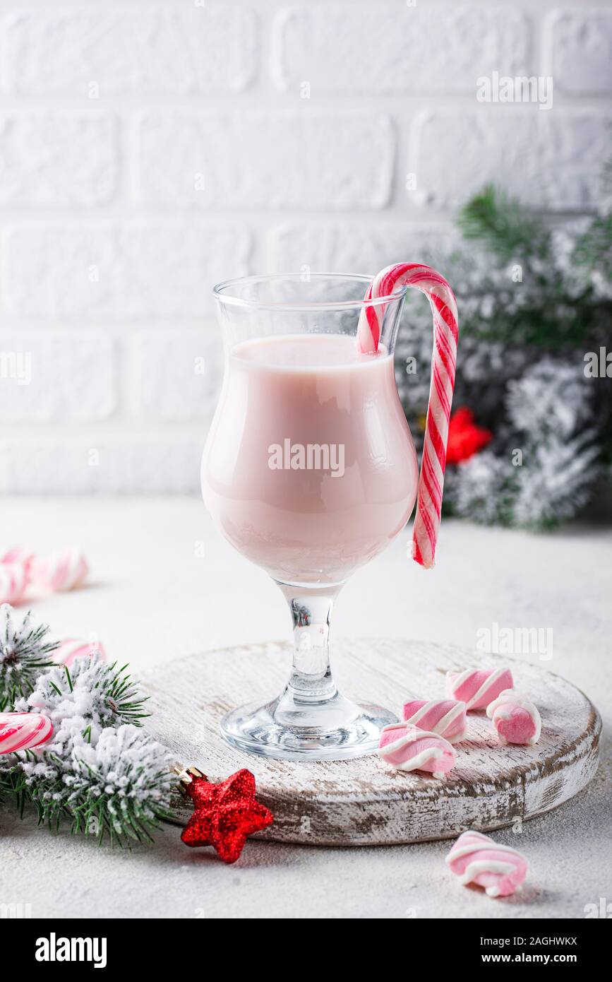 Pink Christmas cocktail with marshmallow Stock Photo - Alamy
