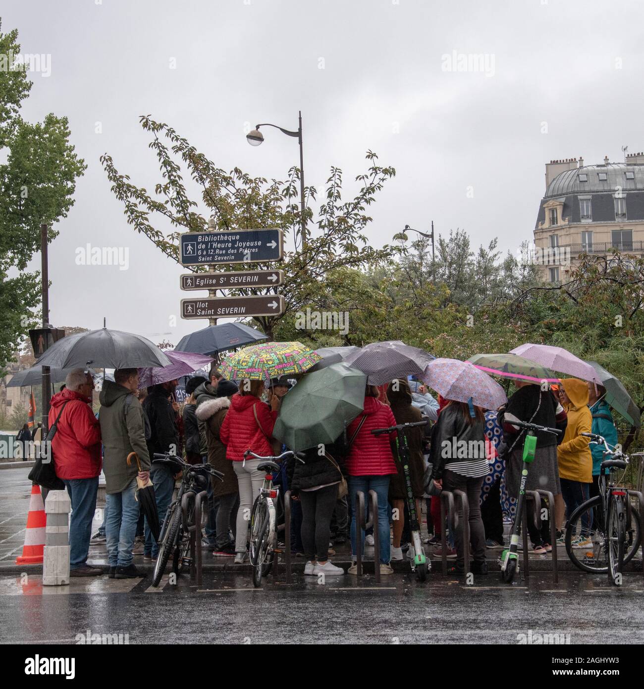 France street rain umbrella hi-res stock photography and images - Alamy