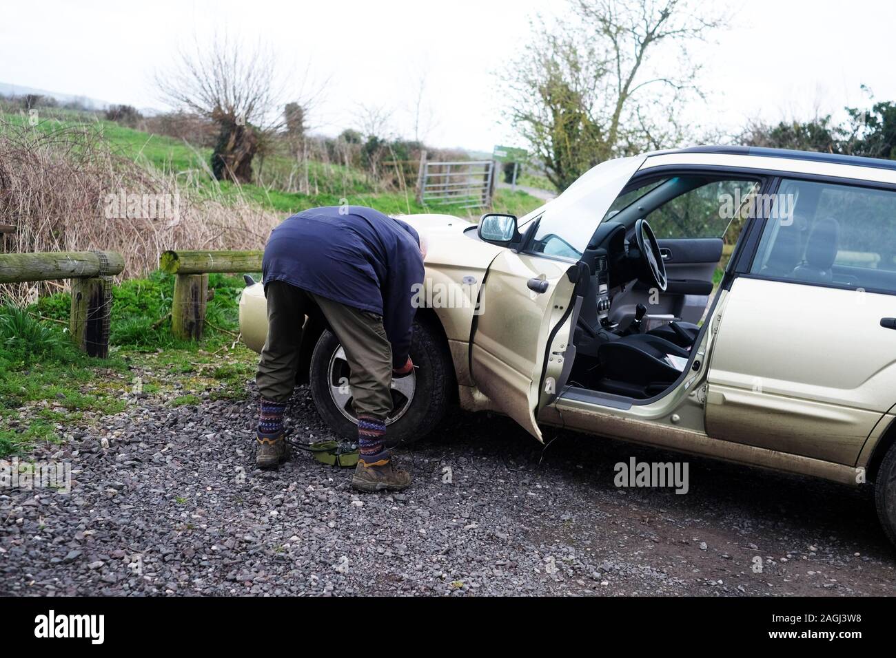 Tires checking hi-res stock photography and images - Alamy