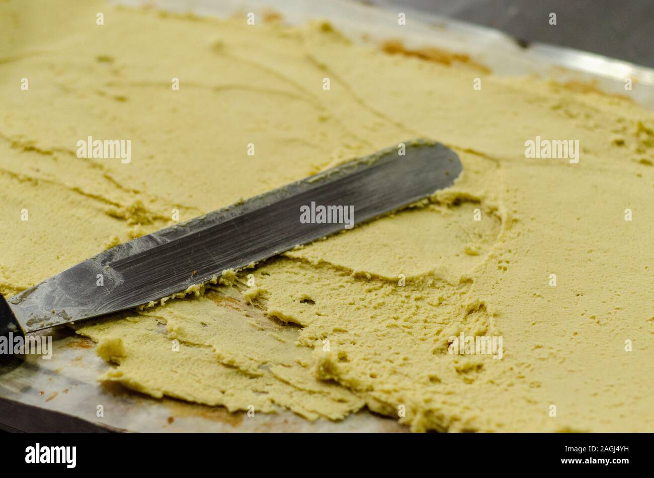 Cheesecake pudding chef prepaire kitchen Stock Photo - Alamy