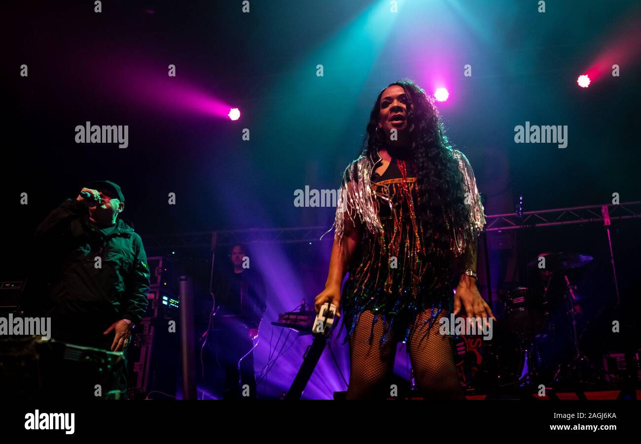Happy Mondays perform at the O2 Academy in Bournemouth. Credit: Charlie ...