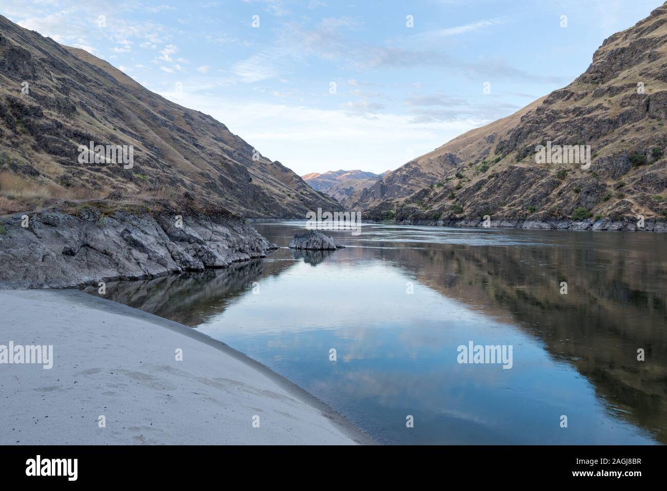 Canyon at the beach hi-res stock photography and images - Alamy