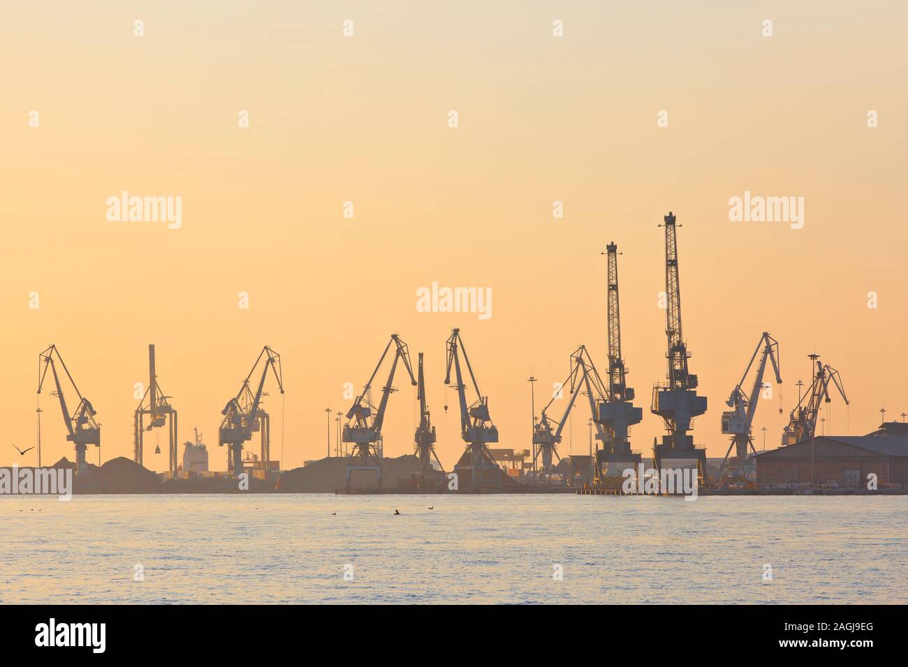 Luffing jib crane hi-res stock photography and images - Alamy