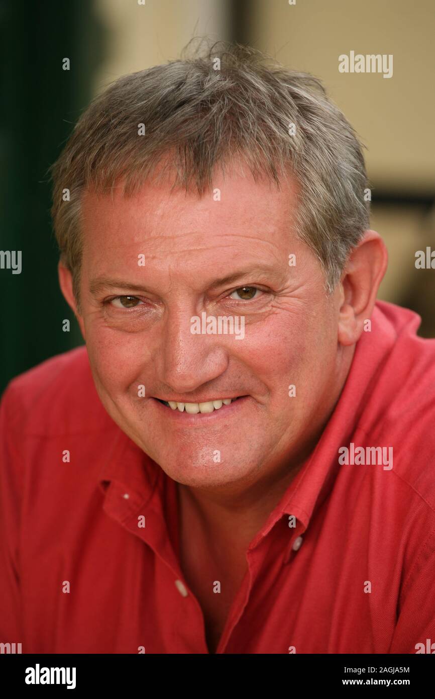 Rumpole of the bailey hi-res stock photography and images - Alamy