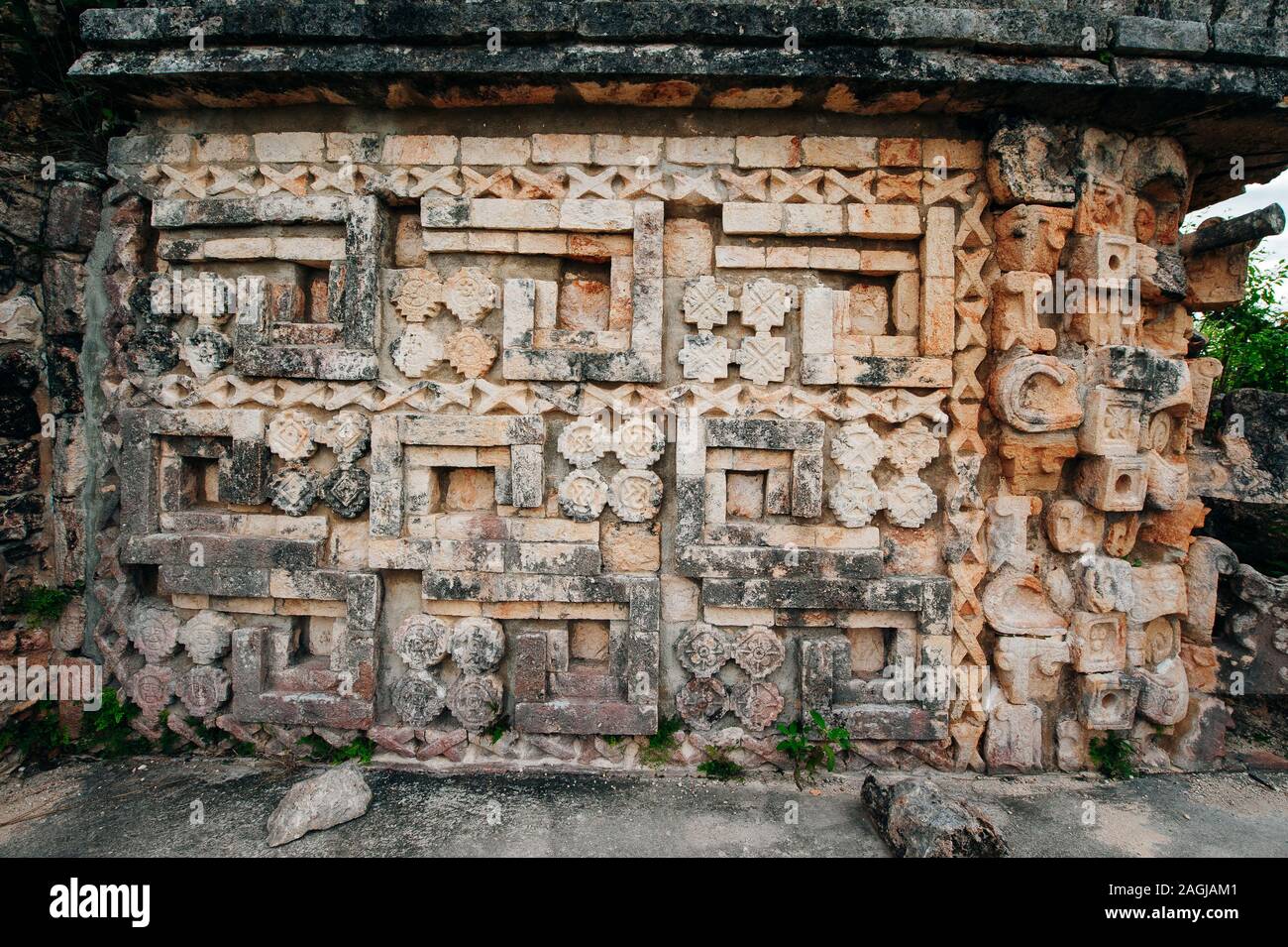 Classic maya pyramid hi-res stock photography and images - Alamy