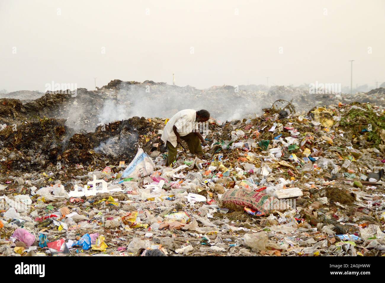 Indian waste pickers hi-res stock photography and images - Alamy