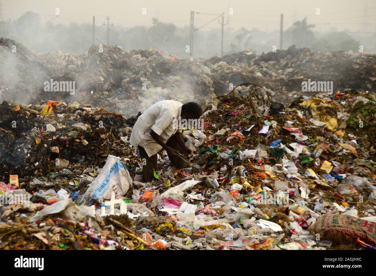 Indian waste pickers hi-res stock photography and images - Alamy