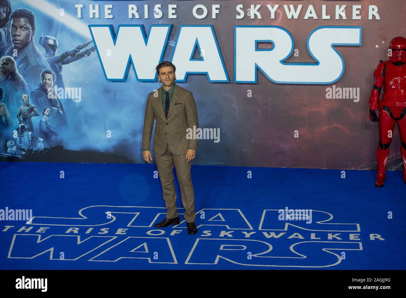 LONDON, ENGLAND - DECEMBER 18: Oscar Isaac attends the European ...