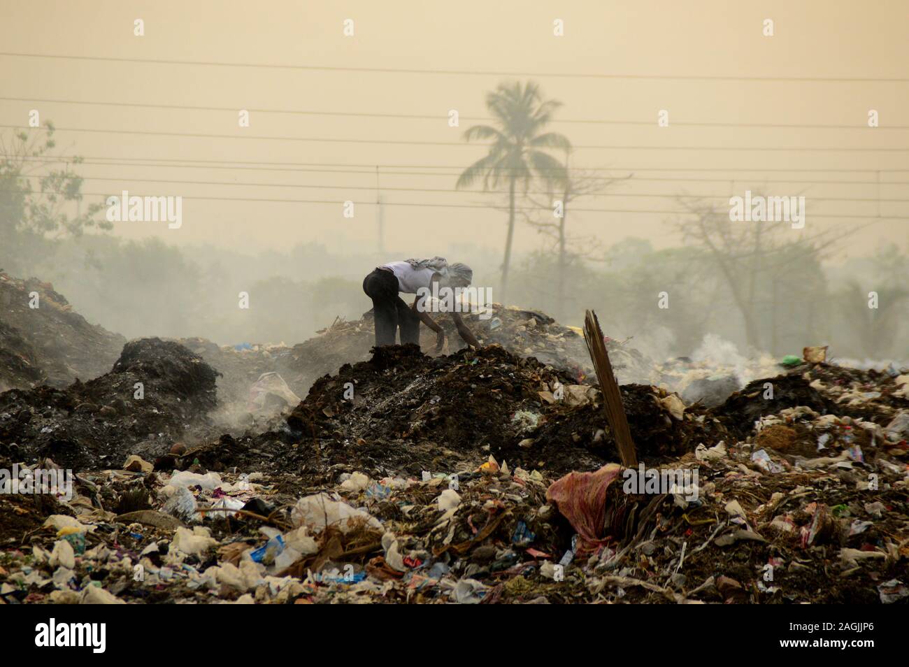 Indian waste pickers hi-res stock photography and images - Alamy