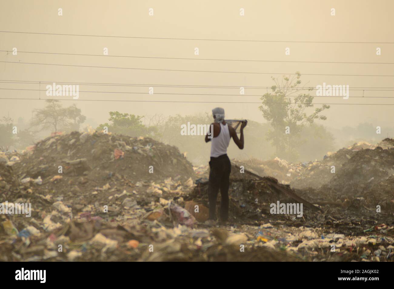 Indian waste pickers hi-res stock photography and images - Alamy