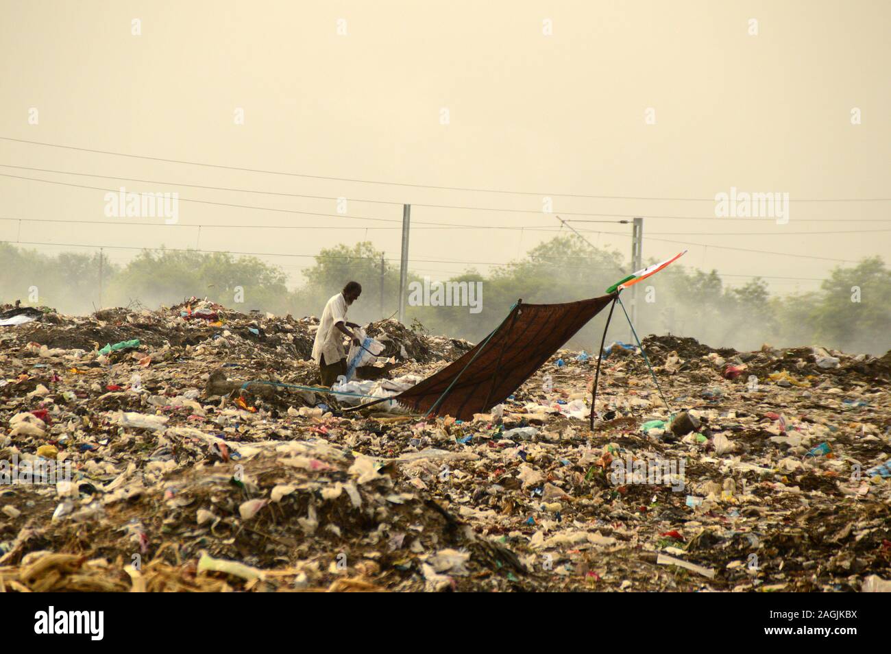 Indian waste pickers hi-res stock photography and images - Alamy
