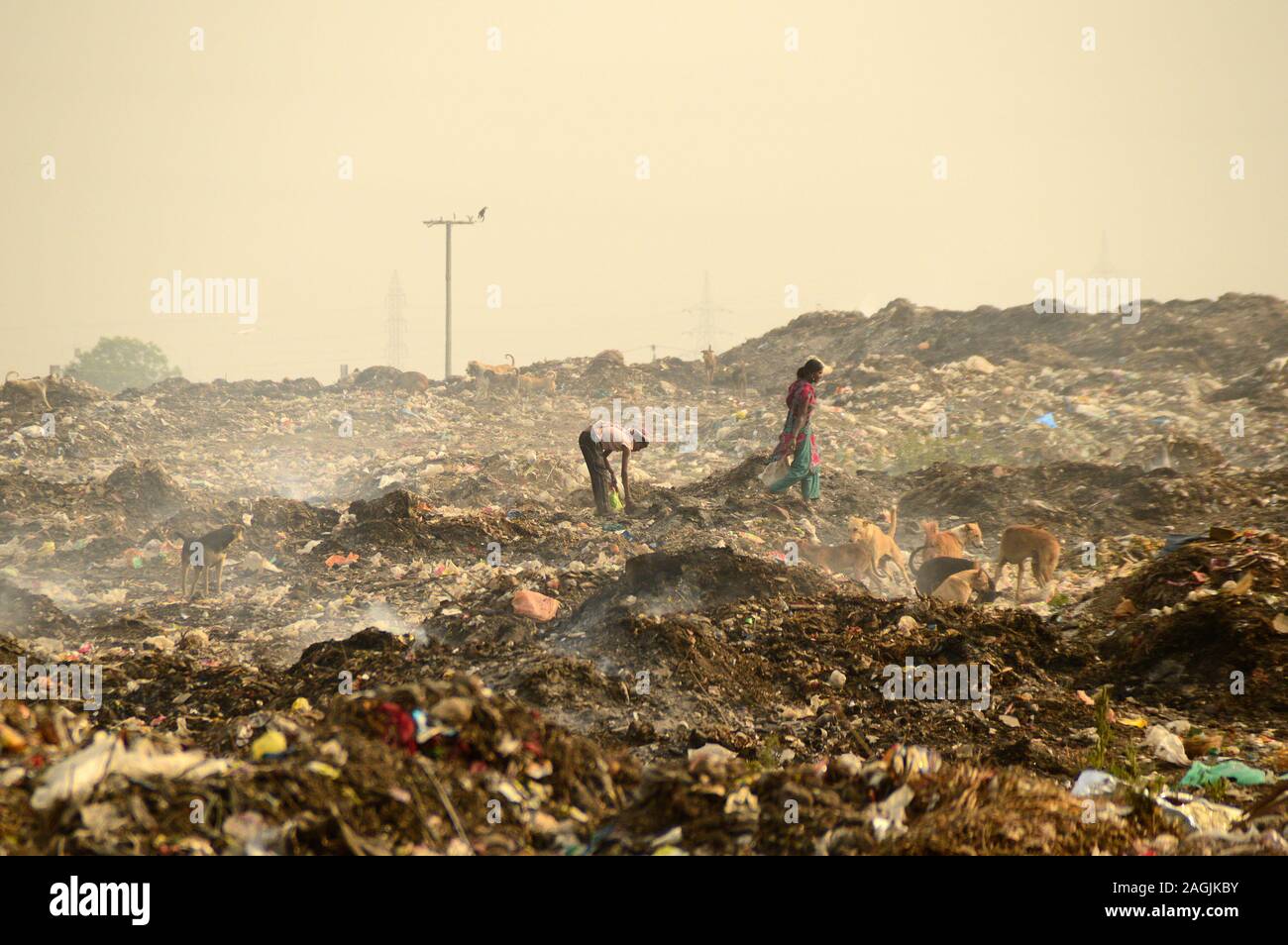 Child waste pickers hi-res stock photography and images - Alamy