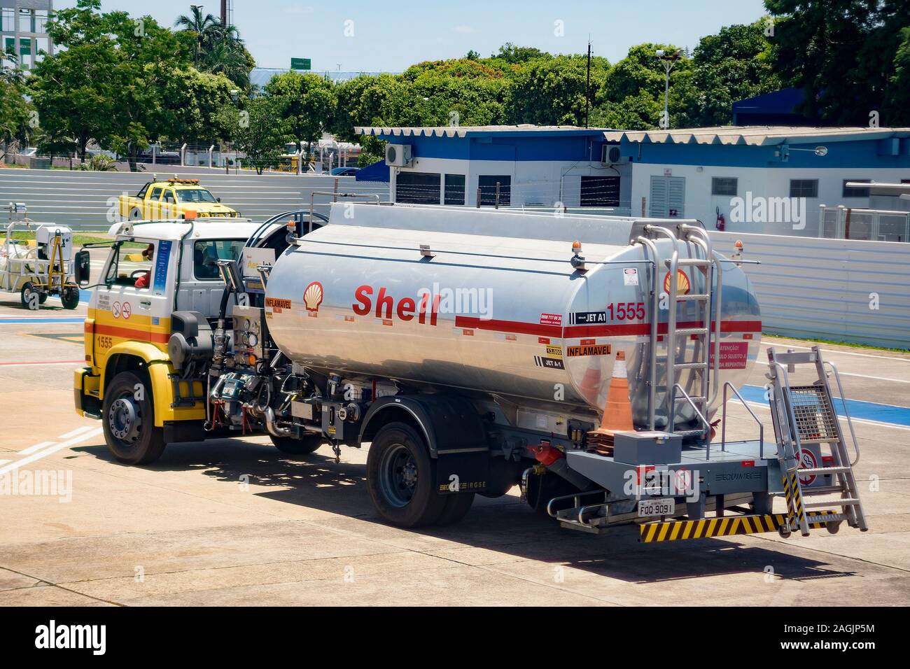 Shell aviation hi-res stock photography and images - Alamy