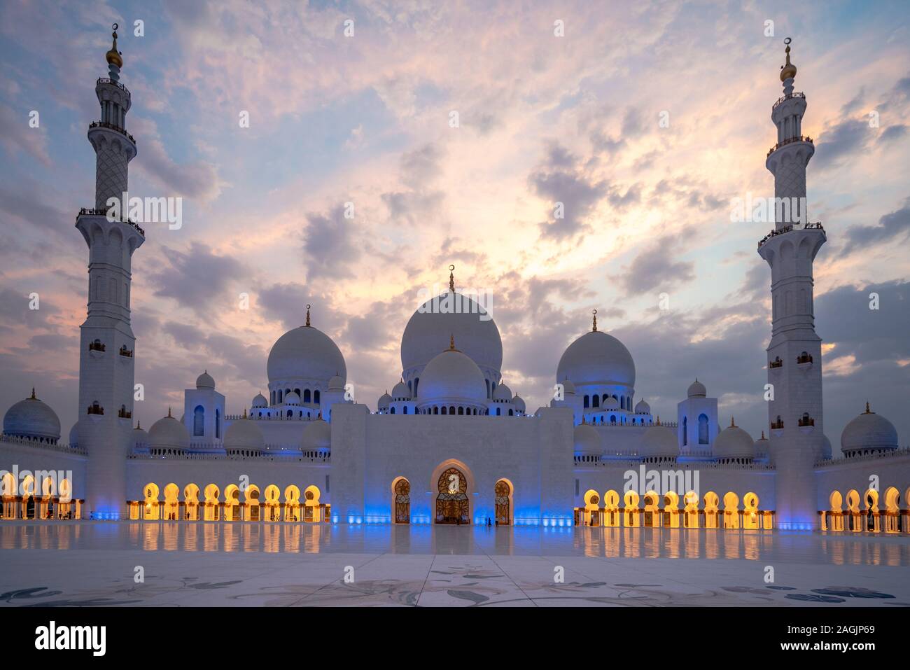 Sheikh Zayed Grand Mosque Stock Photo - Alamy