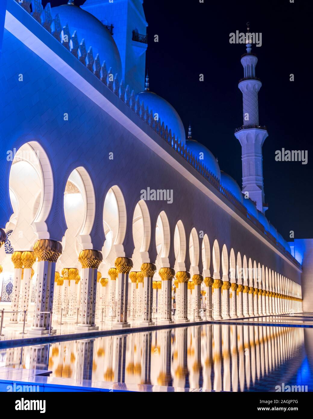 Abu dhabi mosque prayer hi-res stock photography and images - Alamy