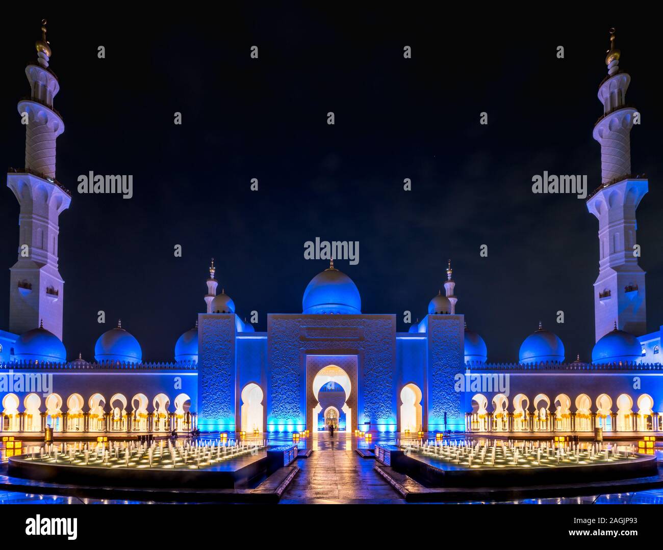 Grand sheikh zayed mosque door hi-res stock photography and images - Alamy