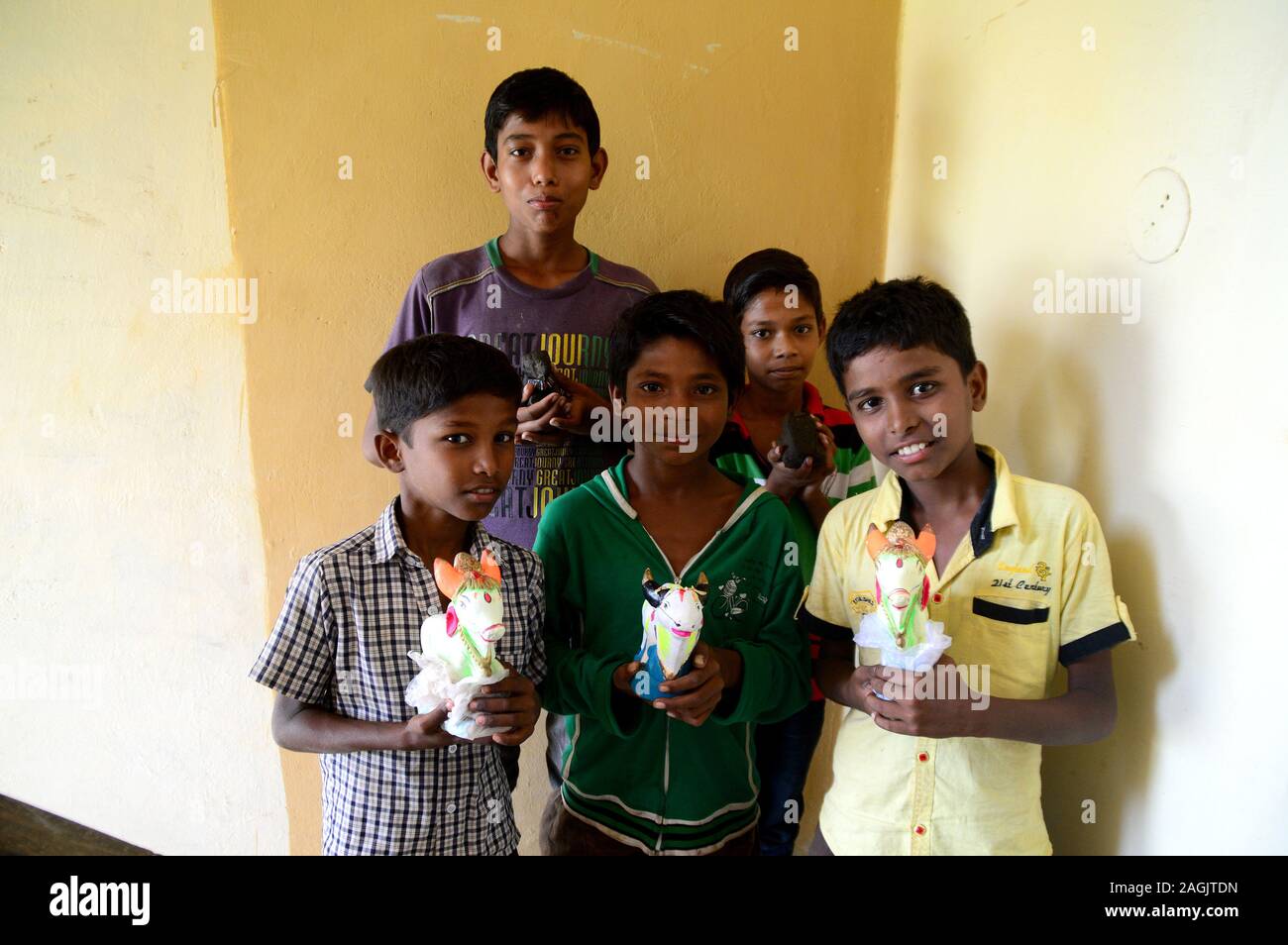 AMRAVATI, MAHARASHTRA - AUGUST 26, 2016: Unidentified kids are ...