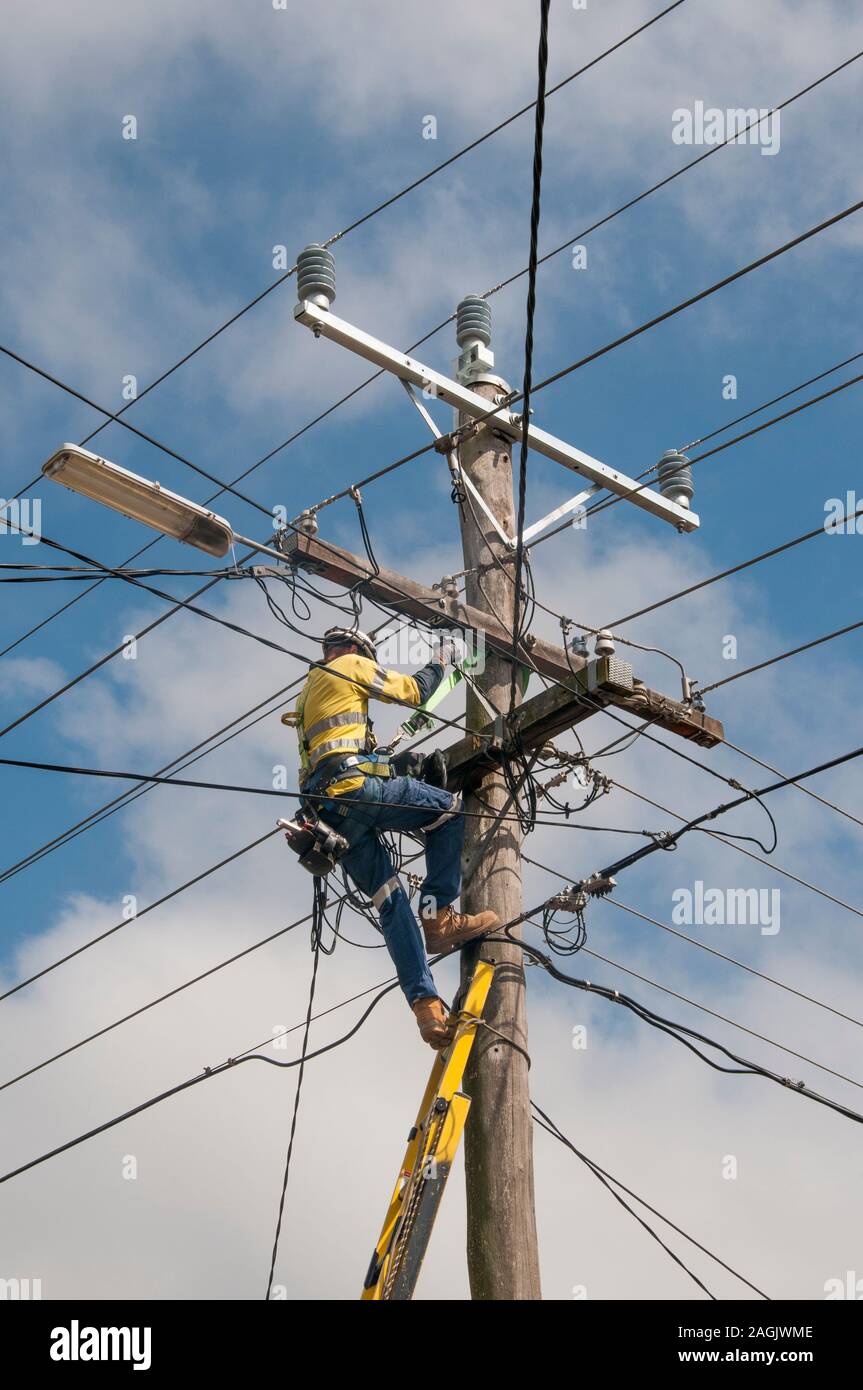 Linesman hi-res stock photography and images - Alamy