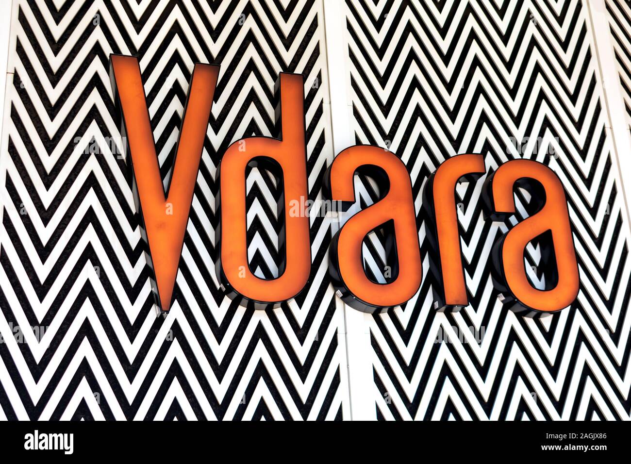 Vdara sign at luxury hotel on the Las Vegas Strip - Las Vegas, Nevada ...