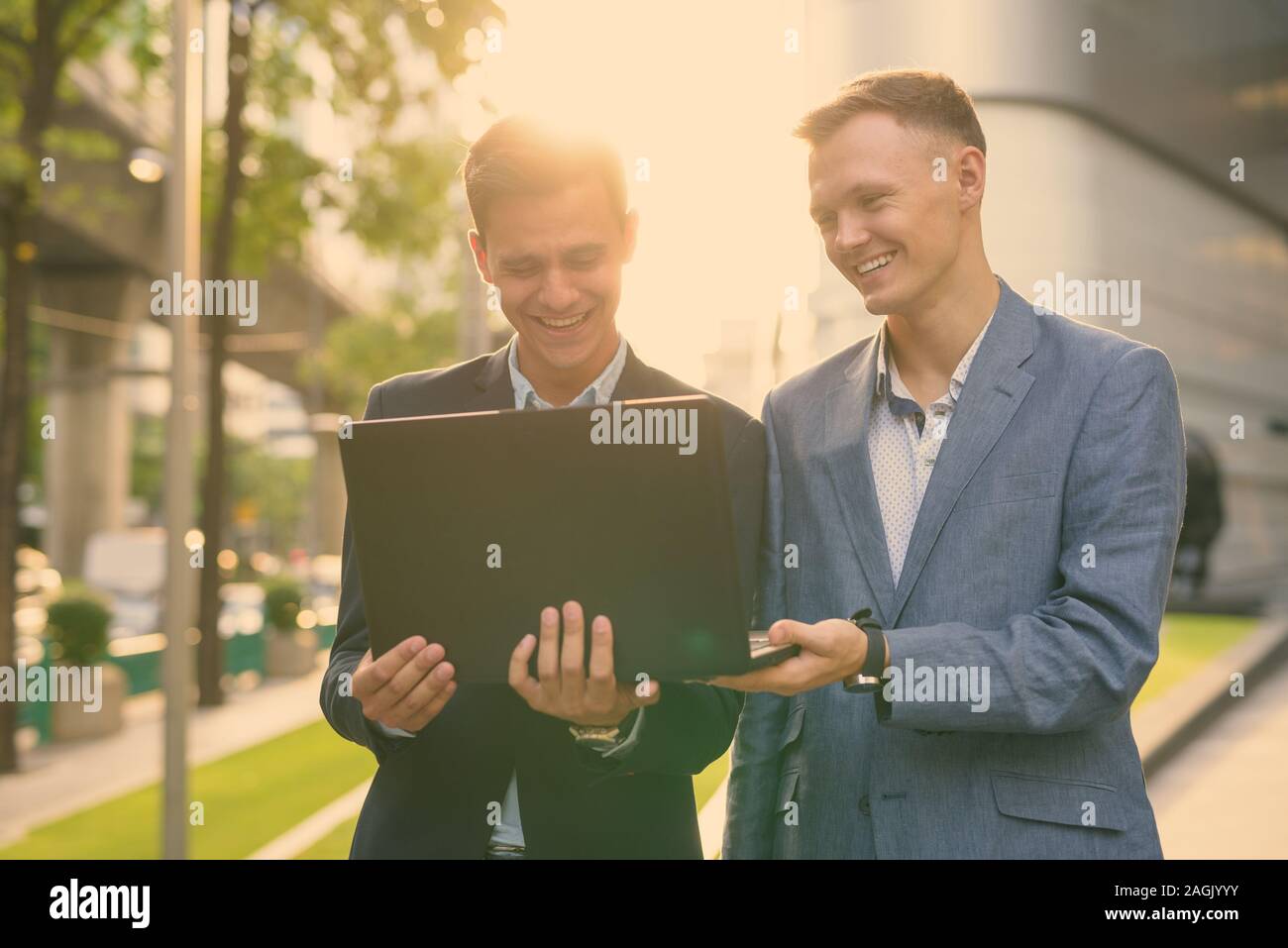 Partnership building hi-res stock photography and images - Alamy