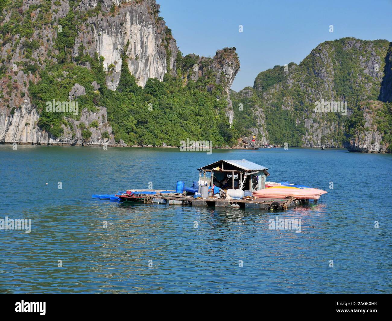 Floating fishing villages at Halong Bay, Vietnam Stock Photo - Alamy