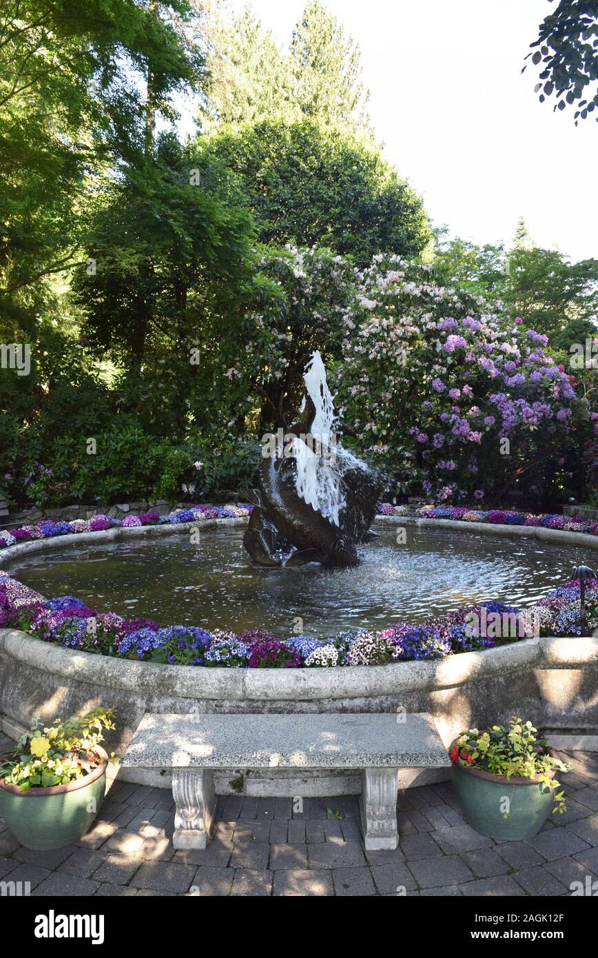 Fountain sculpture at Butchart Gardens, Victoria, British Columbia ...